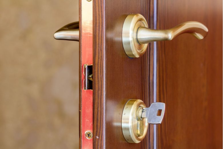 How To Open A Deadbolt Lock Without A Key From The Outside