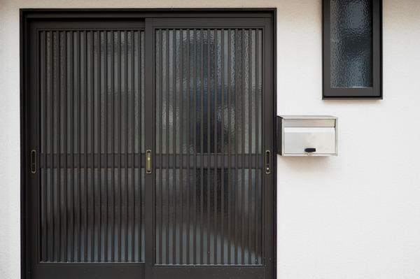 How to Clean Security Screens and Doors